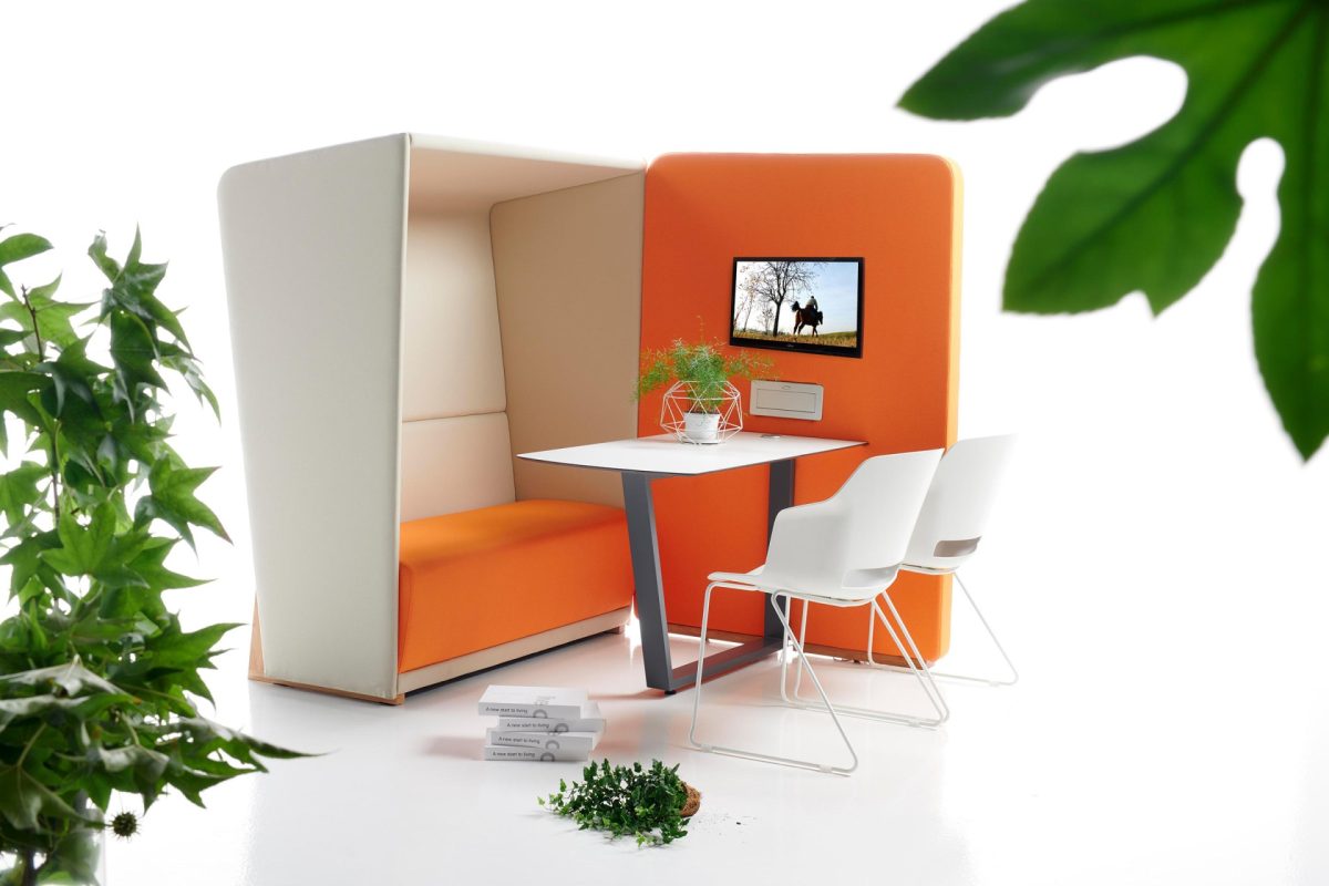 CIRCUIT MEDIA Pod - Desks International