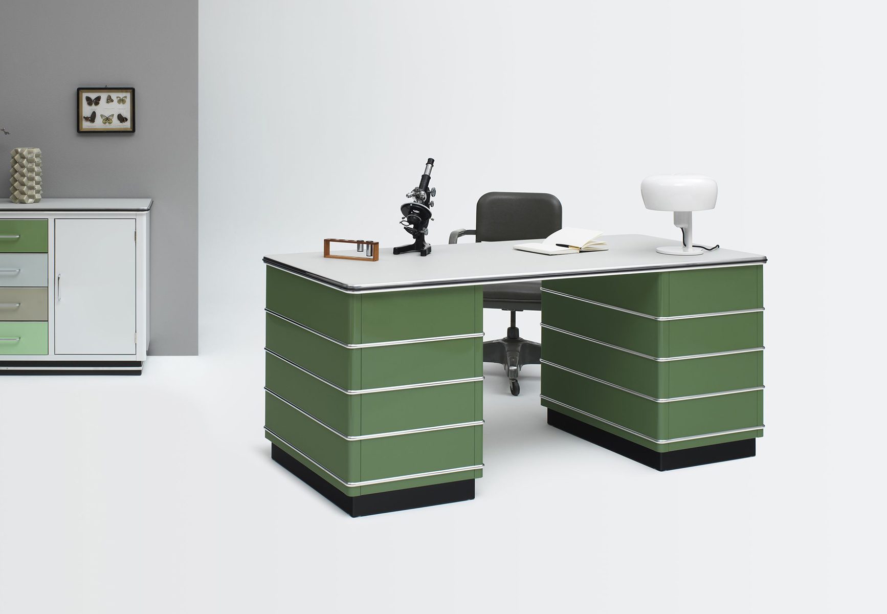 CLASSIC LINE Executive Metal Desk - Desks International